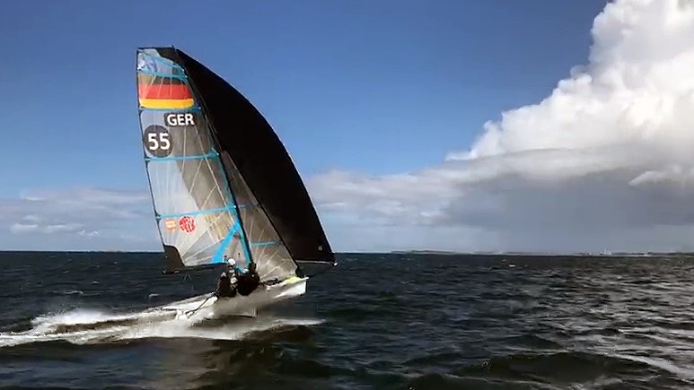 Jesper ist im 49FX angekommen – Lübecker Segler-Verein von 1885 e.V.